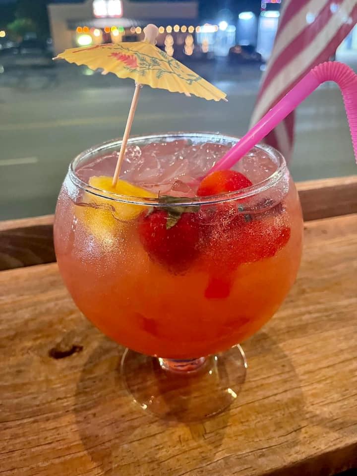 Fins Patio Bar & Grill