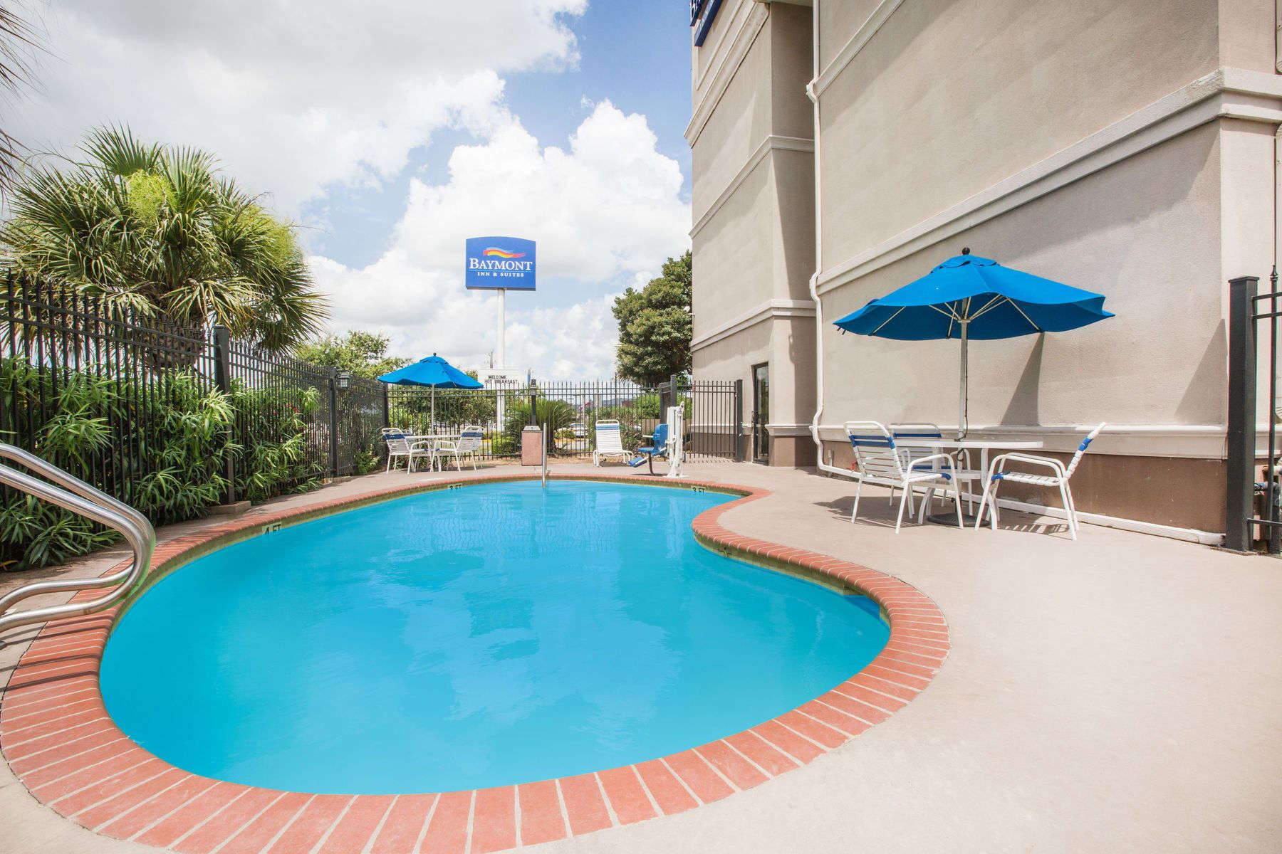 Baymont Inn & Suites