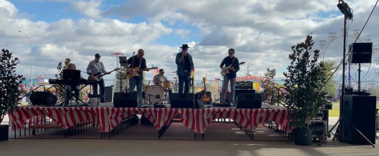 Live Entertainment - 2 Stages