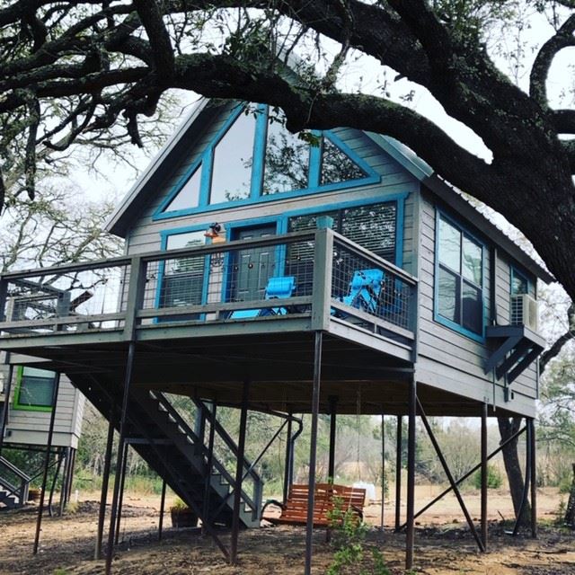 Stay at the Arbor House - A Unique Tree House Lodging Experience