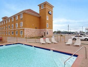 Days Inn & Suites